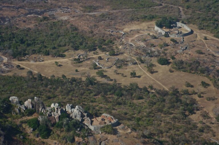 Great Zimbabwe: a rich medieval kingdom in Southern Africa - Cosmundus