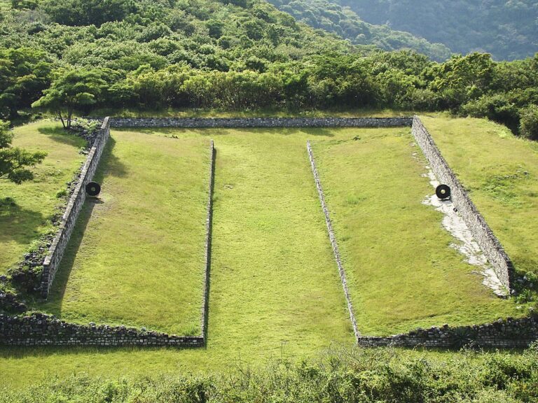 The Mesoamerican ballgame and its modern revival - Cosmundus